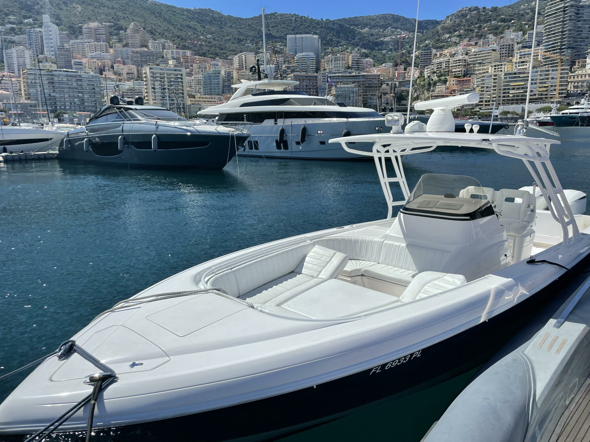 INTREPID 327 for Sale: Perfect Condition 9m Power Boat